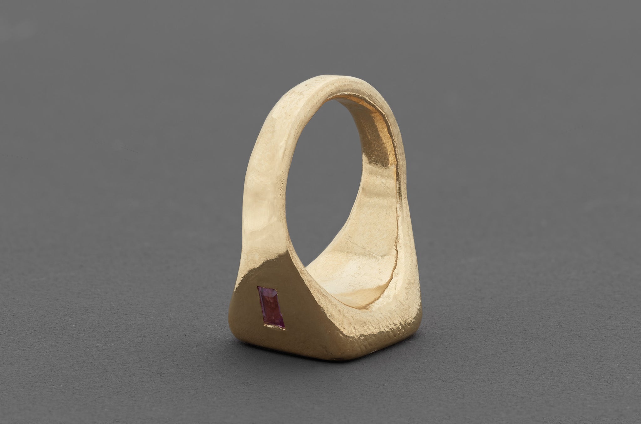 Tablet ring – Seb Brown